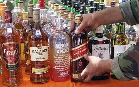 Counterfeit Alcoholic Drinks Kill 8 in Bandar Abbas | Iran International