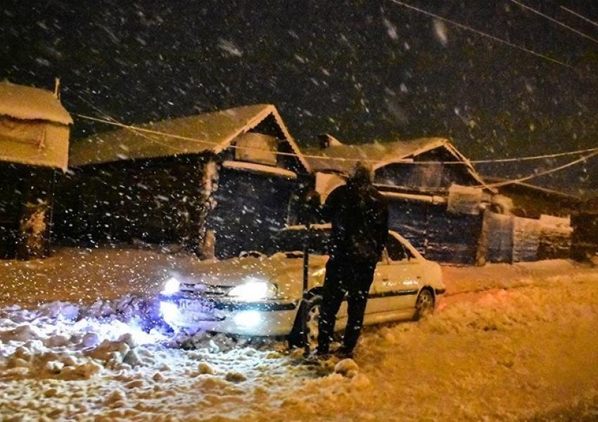 Heavy blizzard in Iran kills three, cuts off roads, gas, electricity ...
